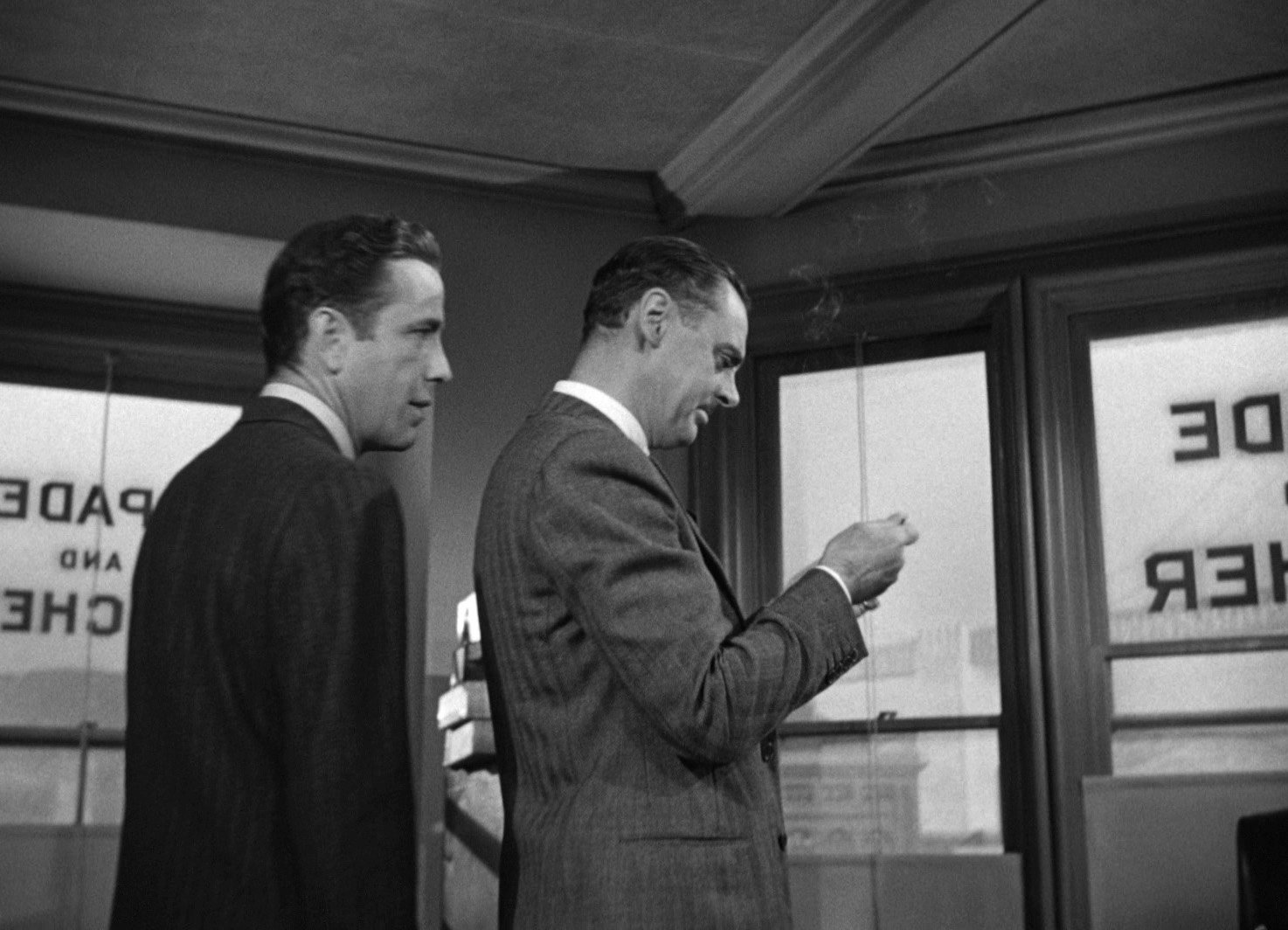 The Maltese Falcon (1941) - Movie Stills and Screencaps at Cinematic Freeze